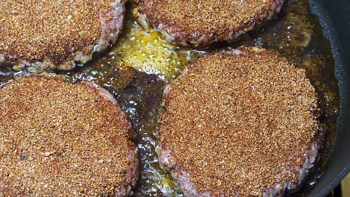 Black and Blue Burger - Prepare and Serve