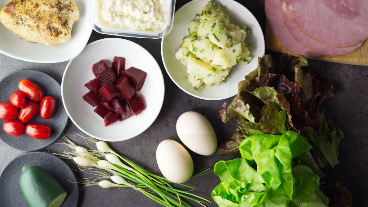 How to Make a Traditional Irish Pub Salad at Home - Prepare and Serve